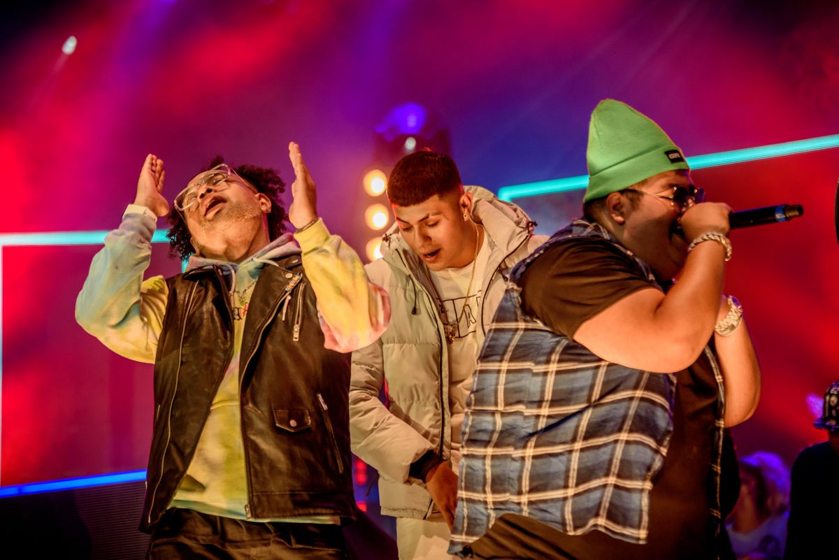 Uzielito Mix y toda la banda estuvieron Irrepetibles - SoloGrandes.Com